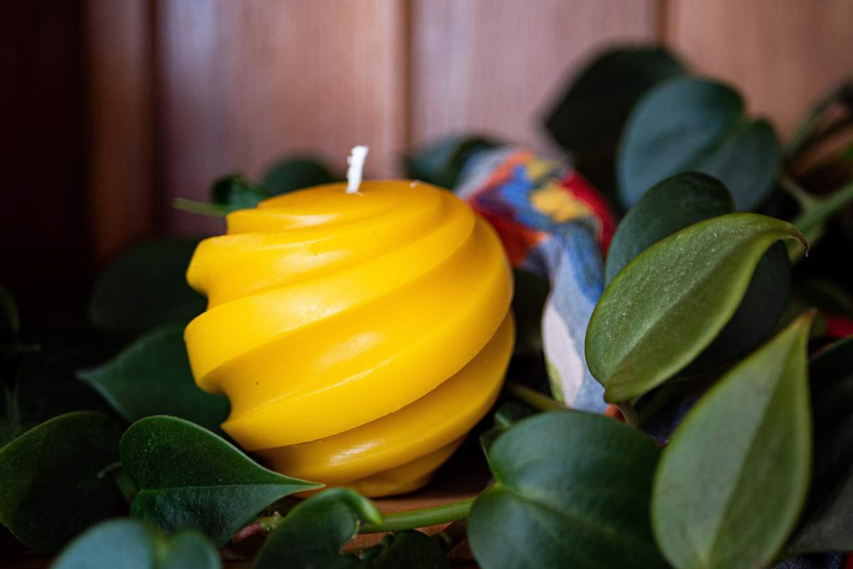 Round Swirly Beeswax Candle – 7 cm high – Honey by Wrights